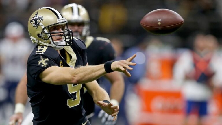 How To Properly Grip A Football - How To Throw A Football