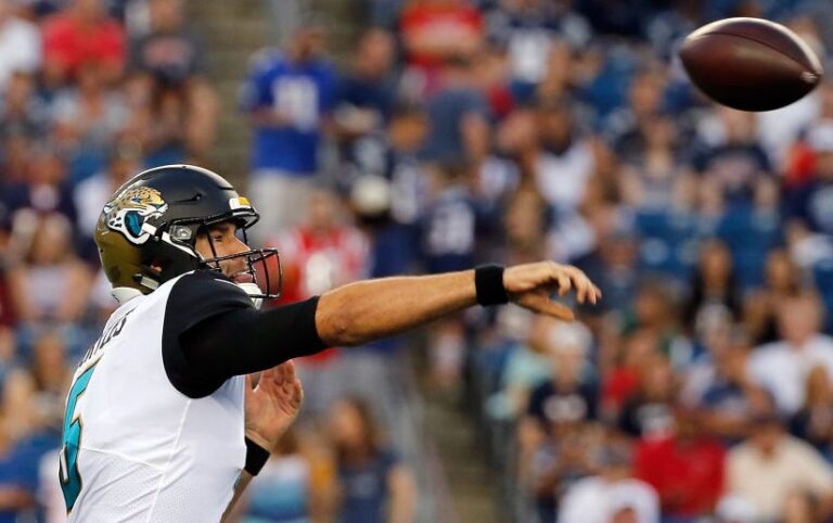 How To Properly Grip A Football - How To Throw A Football